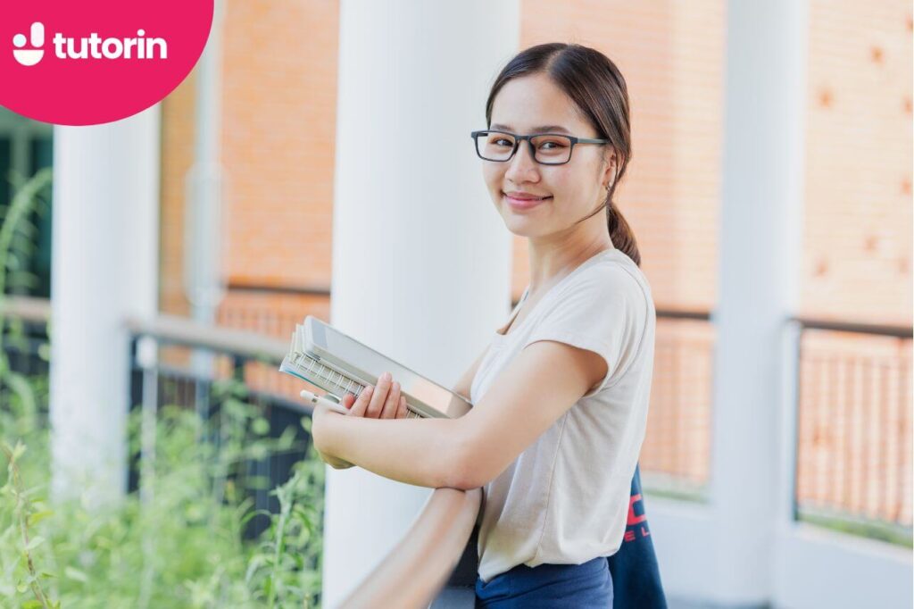 Bài mẫu IELTS Writing Task 2: “Decide on career path early VS Change jobs frequently” - TutorIn ...